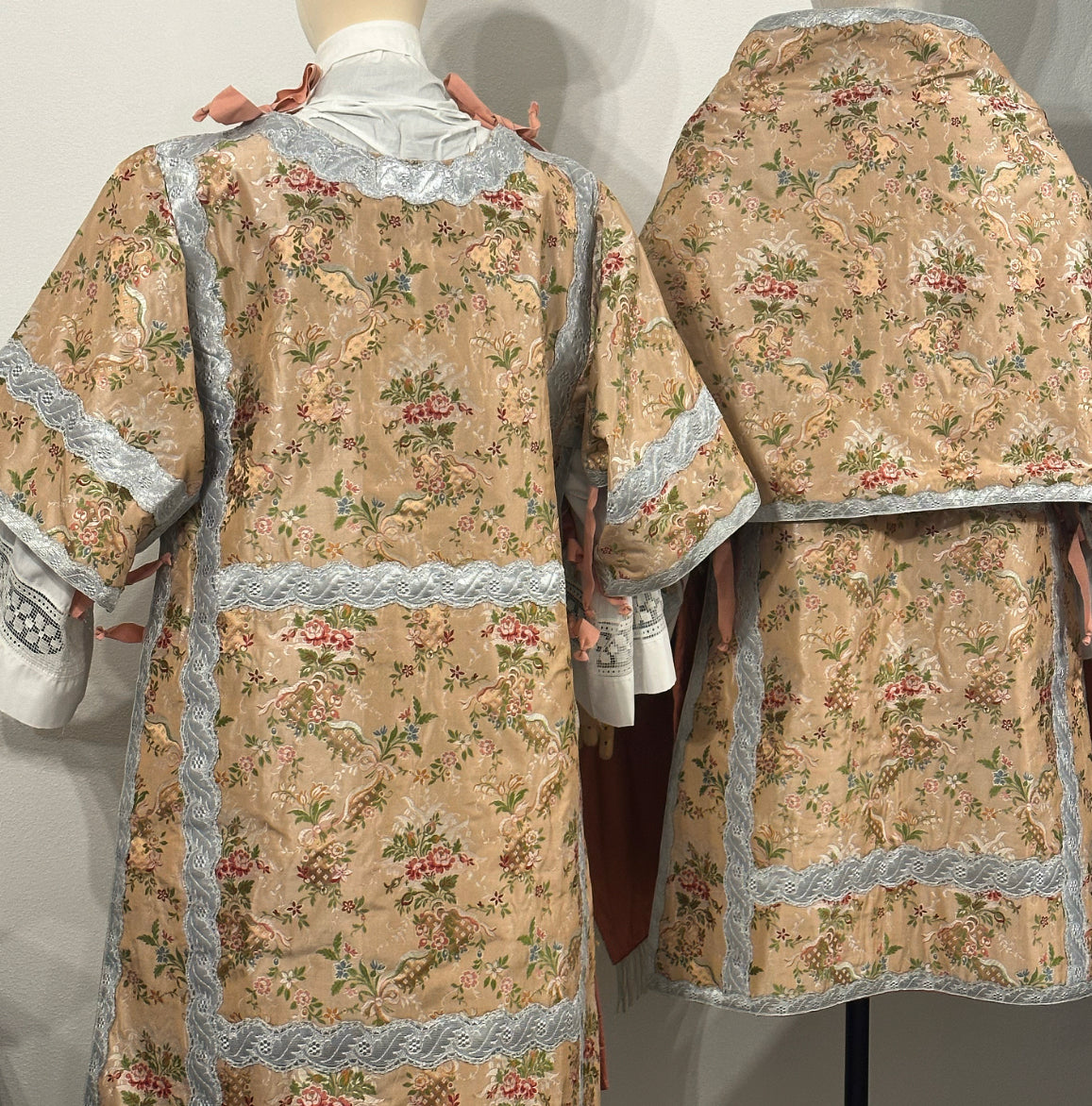18th Century Rose Dalmatic and Tunicle with Humeral Veil – Sacra Domus ...