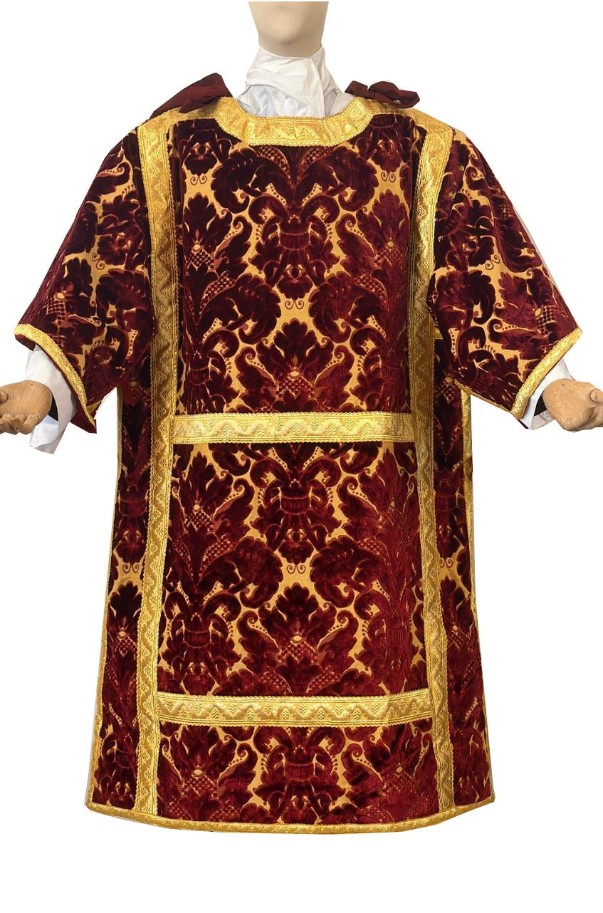 Dalmatics and Tunicles – Sacra Domus Aurea