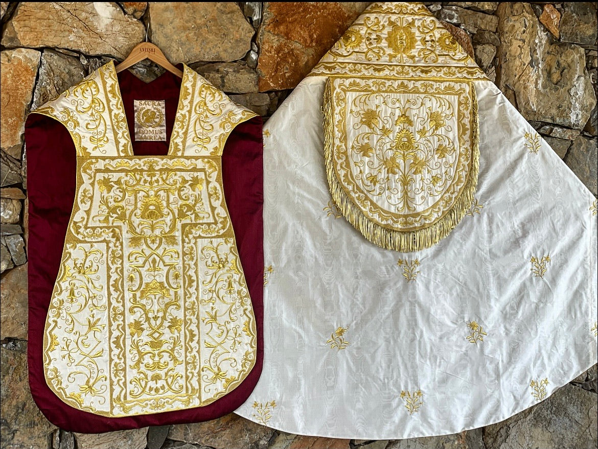 Italianate Embroidered Missa Cantata Set – Sacra Domus Aurea