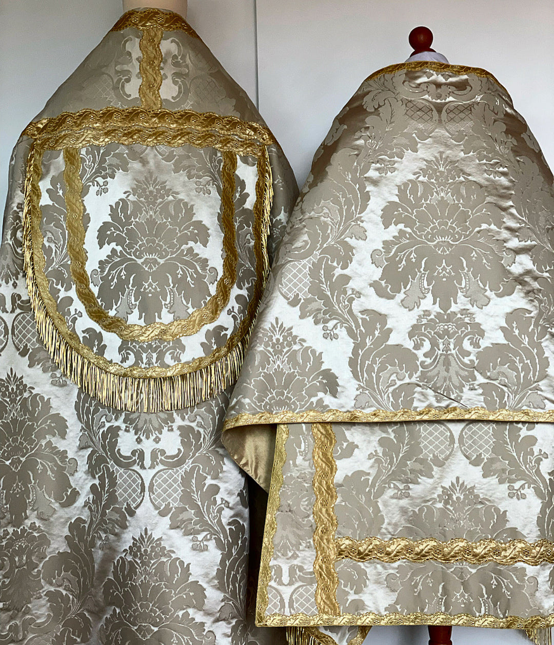 Humeral Veils – Sacra Domus Aurea