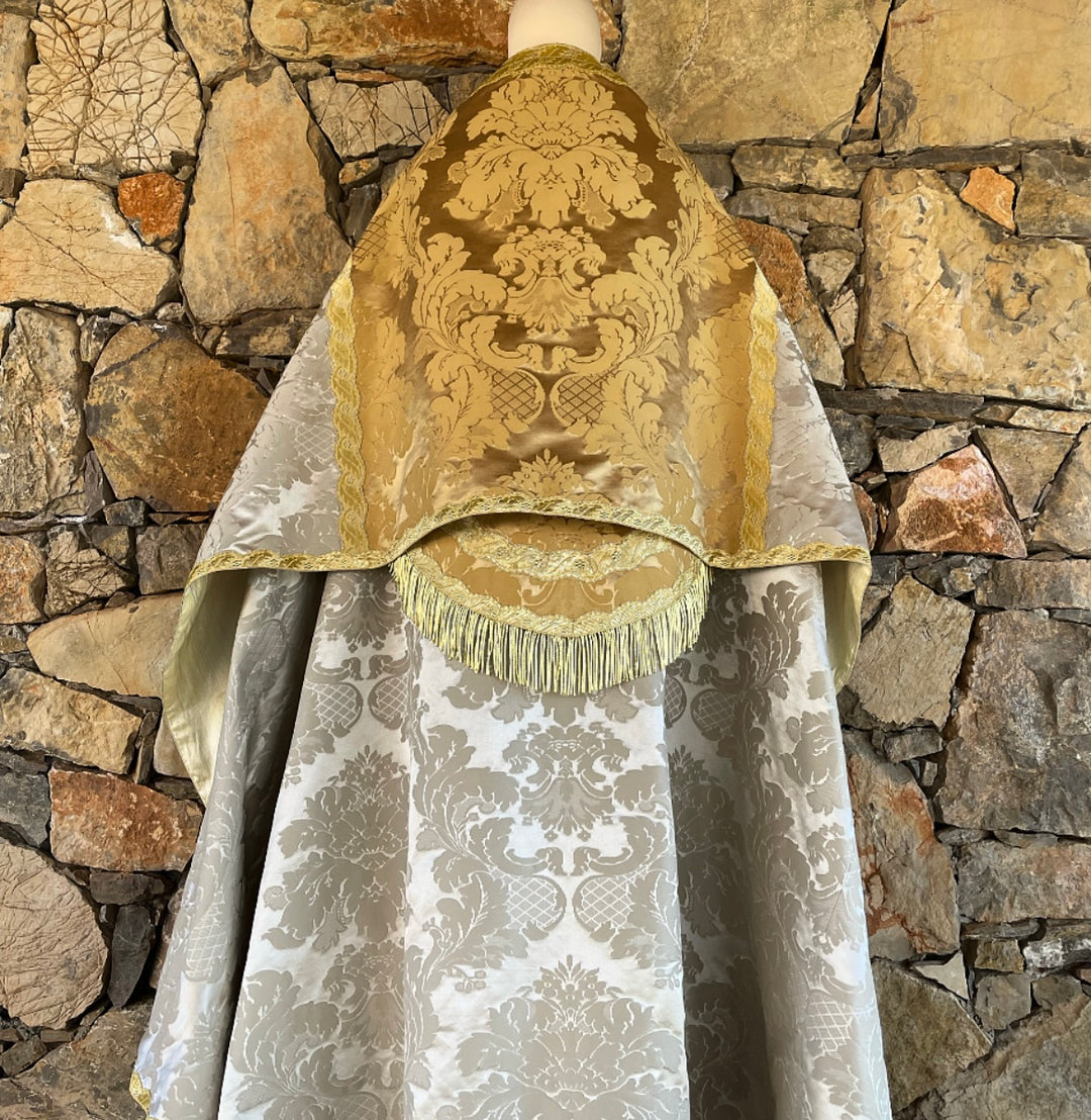 Humeral Veils – Sacra Domus Aurea